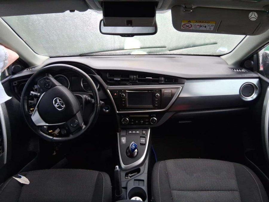 Grey Toyota Auris 2014 in Anyksciai, with an engine capacity of 0.00 L and mileage of 190 thousand km for 4699 €, photo 7 on AUTOMOTO.COM.LV