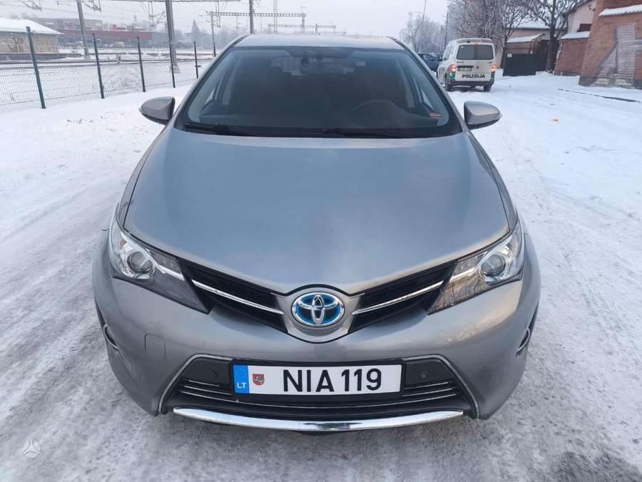 Pelēks Toyota Auris 2014 Šauļi, ar dzinēja tilpumu 1.80 L un nobraukumu 172 tūkst. km par 8700 €, foto 2 vietnē AUTOMOTO.COM.LV