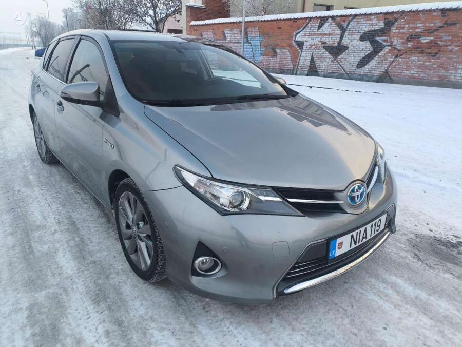 Pelēks Toyota Auris 2014 Šauļi, ar dzinēja tilpumu 1.80 L un nobraukumu 172 tūkst. km par 8700 €, foto 3 vietnē AUTOMOTO.COM.LV