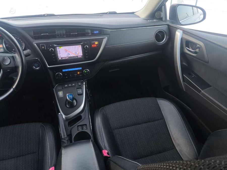 Pelēks Toyota Auris 2014 Šauļi, ar dzinēja tilpumu 1.80 L un nobraukumu 172 tūkst. km par 8700 €, foto 13 vietnē AUTOMOTO.COM.LV