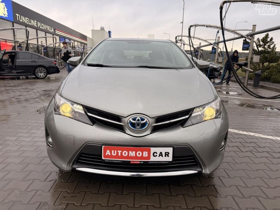 Grey Toyota Auris 2014 in Vilnius, with an engine capacity of 1.80 L and mileage of 106 thousand km for 11500 €, photo 2 on AUTOMOTO.COM.LV