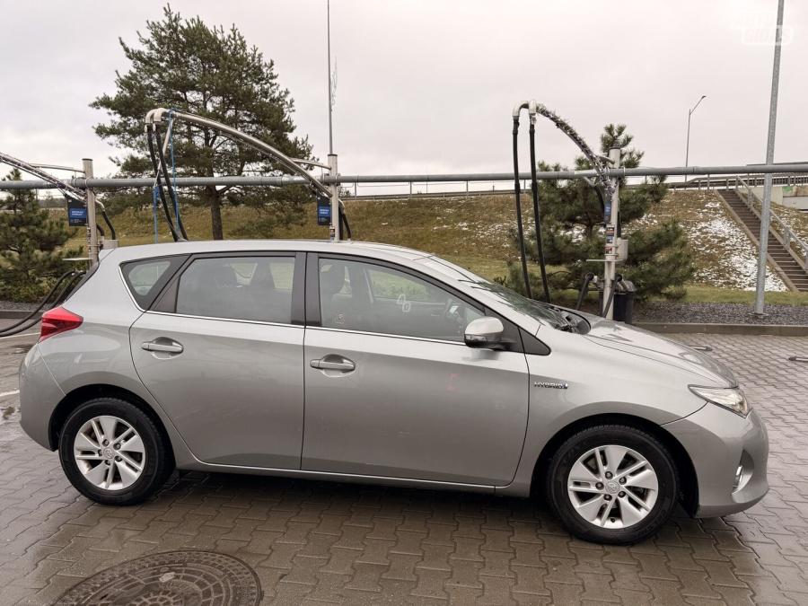 Grey Toyota Auris 2014 in Vilnius, with an engine capacity of 1.80 L and mileage of 106 thousand km for 11500 €, photo 4 on AUTOMOTO.COM.LV