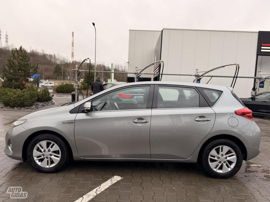 Grey Toyota Auris 2014 in Vilnius, with an engine capacity of 1.80 L and mileage of 106 thousand km for 11500 €, photo 8 on AUTOMOTO.COM.LV