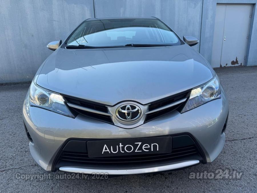 Pelēks Toyota Auris 2014 Tallina, ar dzinēja tilpumu 1.60 L un nobraukumu 107 tūkst. km par 7495 €, foto 3 vietnē AUTOMOTO.COM.LV