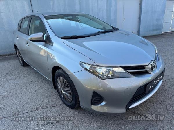 Grey Toyota Auris 2014 in Tallinn, with an engine capacity of 1.60 L and mileage of 107 thousand km for 7495 €, photo 3 on AUTOMOTO.COM.LV