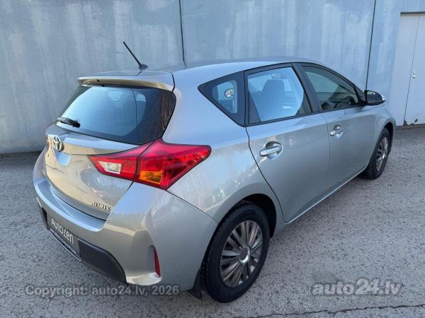 Grey Toyota Auris 2014 in Tallinn, with an engine capacity of 1.60 L and mileage of 107 thousand km for 7495 €, photo 5 on AUTOMOTO.COM.LV