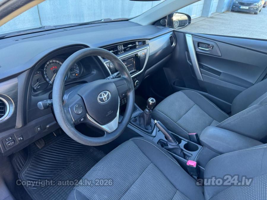 Pelēks Toyota Auris 2014 Tallina, ar dzinēja tilpumu 1.60 L un nobraukumu 107 tūkst. km par 7495 €, foto 10 vietnē AUTOMOTO.COM.LV
