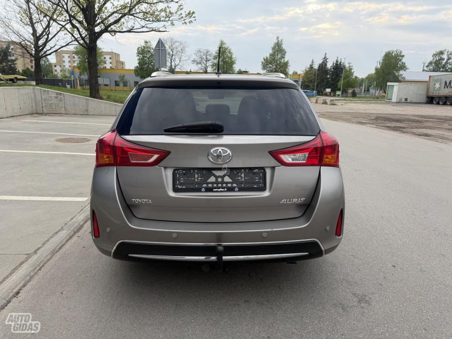Pelēks Toyota Auris 2014 Panevēža, ar dzinēja tilpumu 2.00 L un nobraukumu 264 tūkst. km par 5555 €, foto 9 vietnē AUTOMOTO.COM.LV