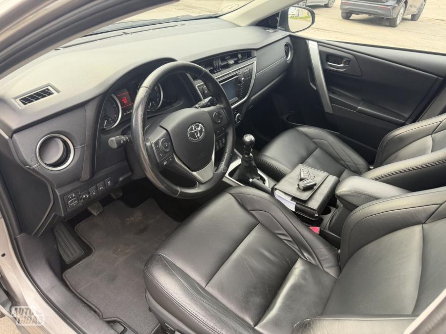 Pelēks Toyota Auris 2014 Panevēža, ar dzinēja tilpumu 2.00 L un nobraukumu 264 tūkst. km par 5555 €, foto 14 vietnē AUTOMOTO.COM.LV