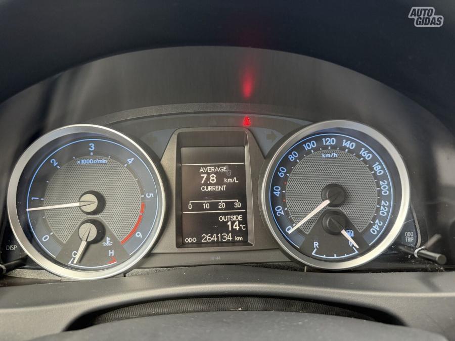 Pelēks Toyota Auris 2014 Panevēža, ar dzinēja tilpumu 2.00 L un nobraukumu 264 tūkst. km par 5555 €, foto 22 vietnē AUTOMOTO.COM.LV