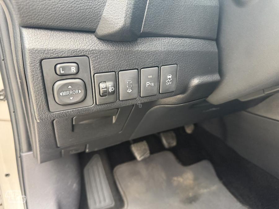 Pelēks Toyota Auris 2014 Panevēža, ar dzinēja tilpumu 2.00 L un nobraukumu 264 tūkst. km par 5555 €, foto 23 vietnē AUTOMOTO.COM.LV