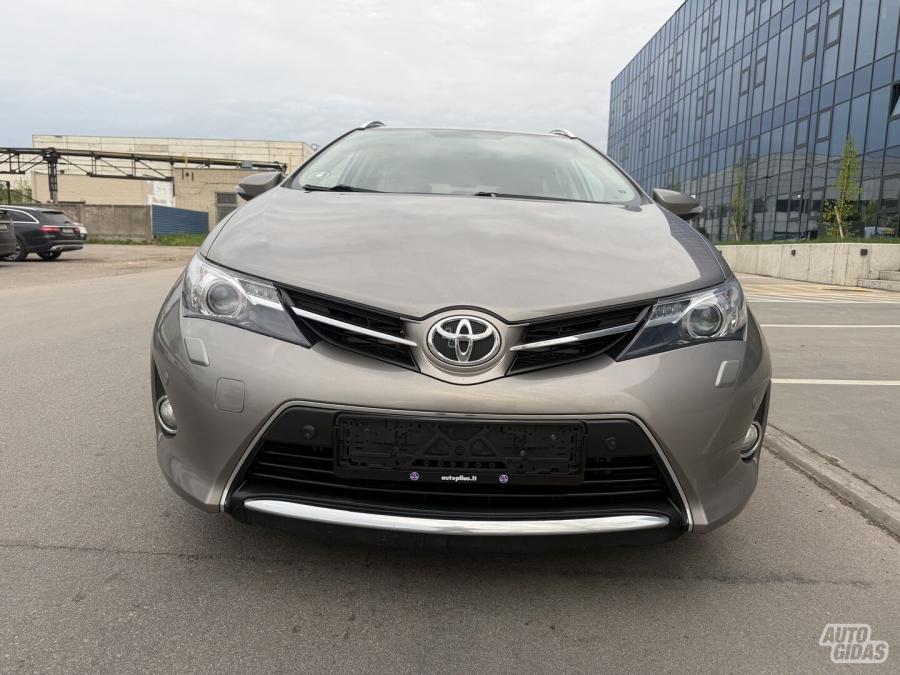 Pelēks Toyota Auris 2014 Panevēža, ar dzinēja tilpumu 2.00 L un nobraukumu 264 tūkst. km par 5555 €, foto 6 vietnē AUTOMOTO.COM.LV