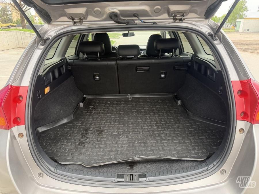 Pelēks Toyota Auris 2014 Panevēža, ar dzinēja tilpumu 2.00 L un nobraukumu 264 tūkst. km par 5555 €, foto 27 vietnē AUTOMOTO.COM.LV