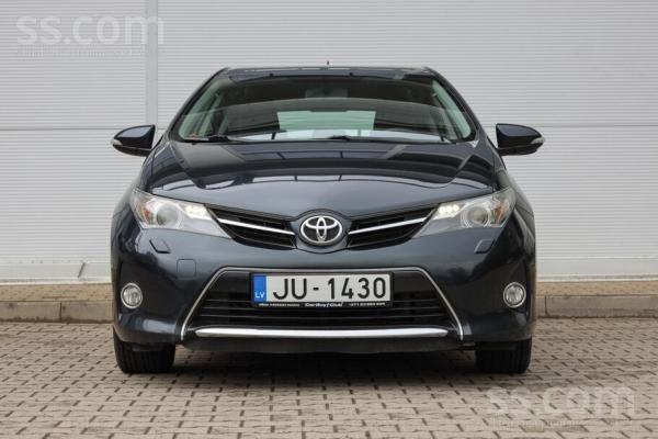 Grey Toyota Auris 2014 in Riga, with an engine capacity of 1.60 L and mileage of 0 thousand km for 6495 €, photo 3 on AUTOMOTO.COM.LV