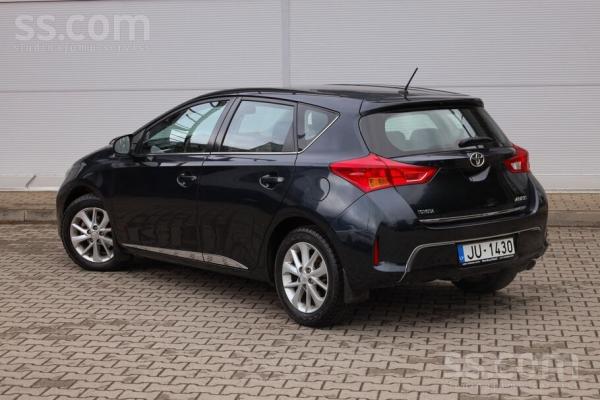 Grey Toyota Auris 2014 in Riga, with an engine capacity of 1.60 L and mileage of 0 thousand km for 6495 €, photo 5 on AUTOMOTO.COM.LV