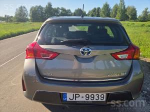Grey Toyota Auris 2014 in Riga, with an engine capacity of 1.80 L and mileage of 173 thousand km for 8800 €, photo 3 on AUTOMOTO.COM.LV