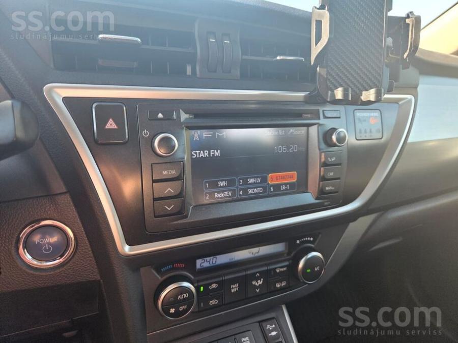 Grey Toyota Auris 2014 in Riga, with an engine capacity of 1.80 L and mileage of 173 thousand km for 8800 €, photo 7 on AUTOMOTO.COM.LV