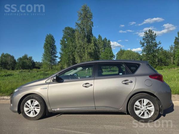 Pelēks Toyota Auris 2014 Rīga, ar dzinēja tilpumu 1.80 L un nobraukumu 173 tūkst. km par 8200 €, foto 3 vietnē AUTOMOTO.COM.LV
