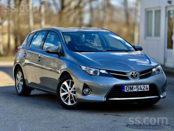 Grey Toyota Auris 2014 in Riga, with an engine capacity of 1.40 L and mileage of 0 thousand km for 5250 €, photo 2 on AUTOMOTO.COM.LV