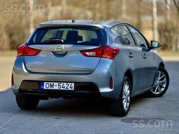 Grey Toyota Auris 2014 in Riga, with an engine capacity of 1.40 L and mileage of 0 thousand km for 5250 €, photo 4 on AUTOMOTO.COM.LV