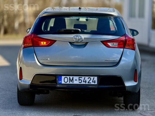 Grey Toyota Auris 2014 in Riga, with an engine capacity of 1.40 L and mileage of 0 thousand km for 5250 €, photo 6 on AUTOMOTO.COM.LV
