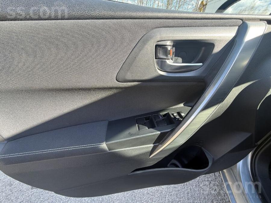 Grey Toyota Auris 2014 in Riga, with an engine capacity of 1.40 L and mileage of 0 thousand km for 5250 €, photo 10 on AUTOMOTO.COM.LV