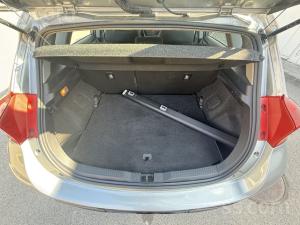Grey Toyota Auris 2014 in Riga, with an engine capacity of 1.40 L and mileage of 0 thousand km for 5250 €, photo 13 on AUTOMOTO.COM.LV