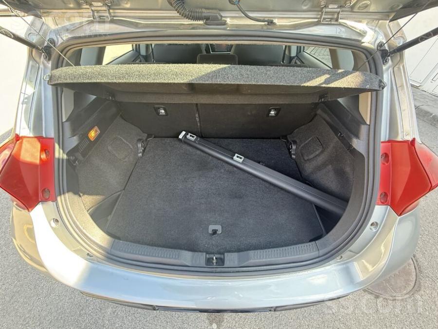 Grey Toyota Auris 2014 in Riga, with an engine capacity of 1.40 L and mileage of 0 thousand km for 5250 €, photo 13 on AUTOMOTO.COM.LV
