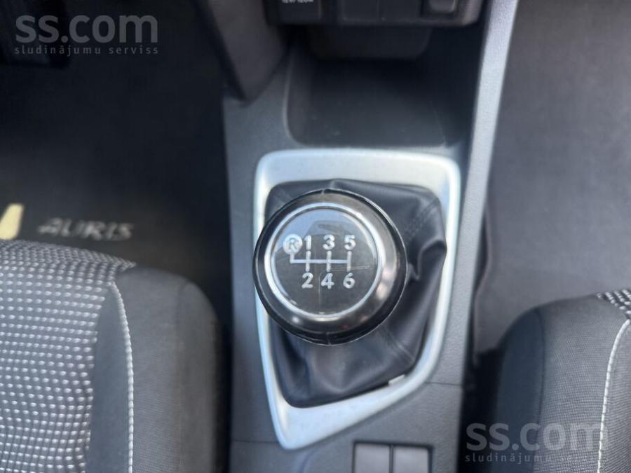 Grey Toyota Auris 2014 in Riga, with an engine capacity of 1.40 L and mileage of 0 thousand km for 5250 €, photo 18 on AUTOMOTO.COM.LV