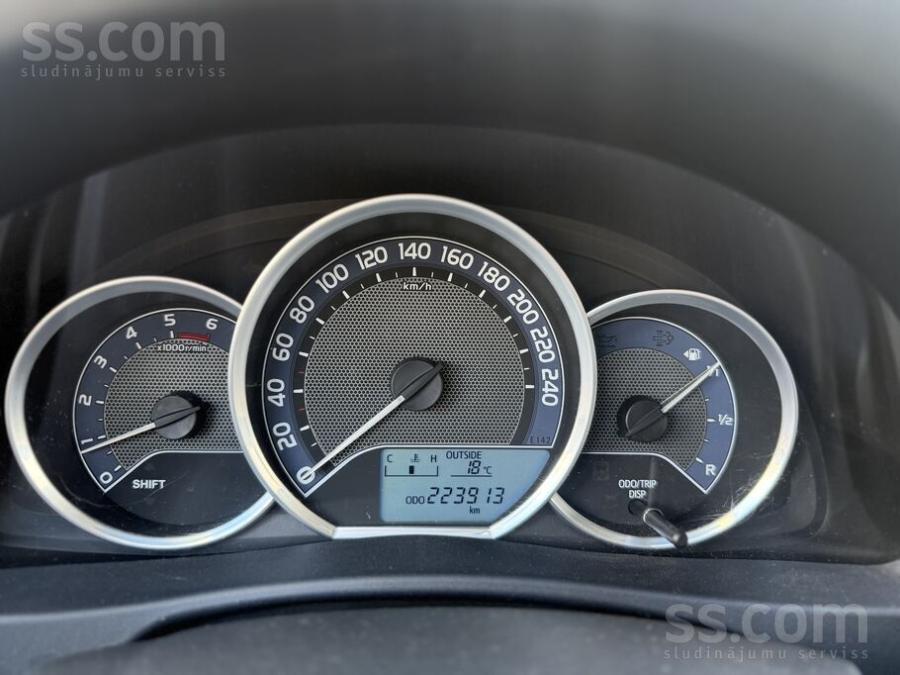 Grey Toyota Auris 2014 in Riga, with an engine capacity of 1.40 L and mileage of 0 thousand km for 5250 €, photo 27 on AUTOMOTO.COM.LV