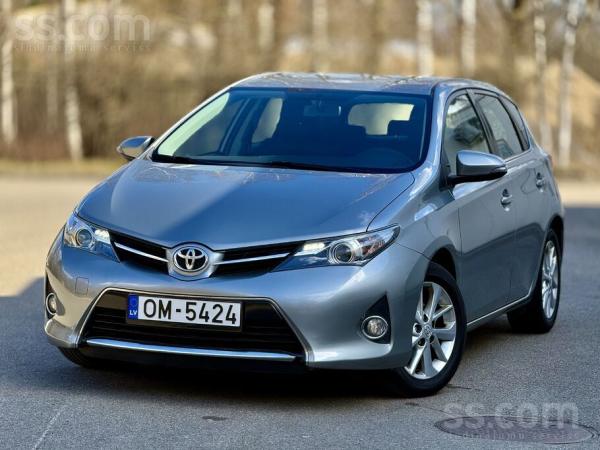 Pelēks Toyota Auris 2014 Rīga, ar dzinēja tilpumu 1.40 L un nobraukumu 0 tūkst. km par 4950 €, foto 1 vietnē AUTOMOTO.COM.LV