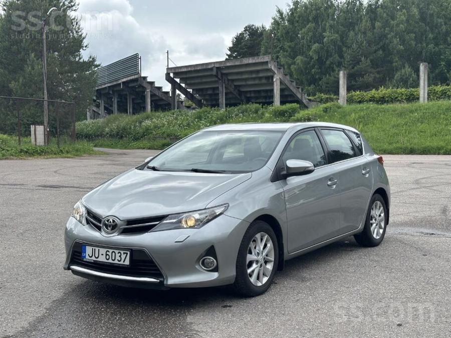 Pelēks Toyota Auris 2014 Rīga, ar dzinēja tilpumu 1.60 L un nobraukumu 172 tūkst. km par 6900 €, foto 1 vietnē AUTOMOTO.COM.LV