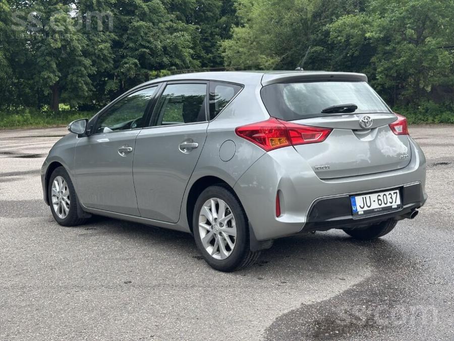 Pelēks Toyota Auris 2014 Rīga, ar dzinēja tilpumu 1.60 L un nobraukumu 172 tūkst. km par 6900 €, foto 3 vietnē AUTOMOTO.COM.LV