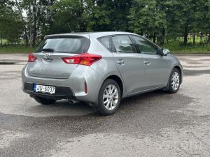 Pelēks Toyota Auris 2014 Rīga, ar dzinēja tilpumu 1.60 L un nobraukumu 172 tūkst. km par 6900 €, foto 4 vietnē AUTOMOTO.COM.LV