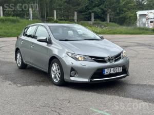 Pelēks Toyota Auris 2014 Rīga, ar dzinēja tilpumu 1.60 L un nobraukumu 172 tūkst. km par 6900 €, foto 5 vietnē AUTOMOTO.COM.LV