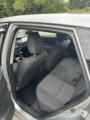 Pelēks Toyota Auris 2014 Rīga, ar dzinēja tilpumu 1.60 L un nobraukumu 172 tūkst. km par 6900 €, foto 6 vietnē AUTOMOTO.COM.LV