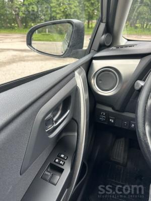 Pelēks Toyota Auris 2014 Rīga, ar dzinēja tilpumu 1.60 L un nobraukumu 172 tūkst. km par 6900 €, foto 11 vietnē AUTOMOTO.COM.LV