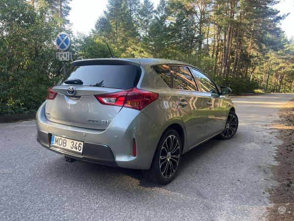 Grey Toyota Auris 2014 in Kaunas, with an engine capacity of 1.80 L and mileage of 195 thousand km for 9350 €, photo 2 on AUTOMOTO.COM.LV