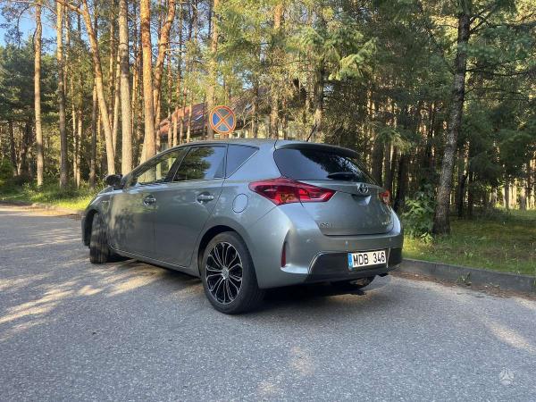 Grey Toyota Auris 2014 in Kaunas, with an engine capacity of 1.80 L and mileage of 195 thousand km for 9350 €, photo 3 on AUTOMOTO.COM.LV