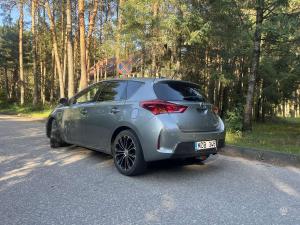 Grey Toyota Auris 2014 in Kaunas, with an engine capacity of 1.80 L and mileage of 195 thousand km for 9350 €, photo 4 on AUTOMOTO.COM.LV