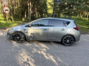 Grey Toyota Auris 2014 in Kaunas, with an engine capacity of 1.80 L and mileage of 195 thousand km for 9350 €, photo 6 on AUTOMOTO.COM.LV