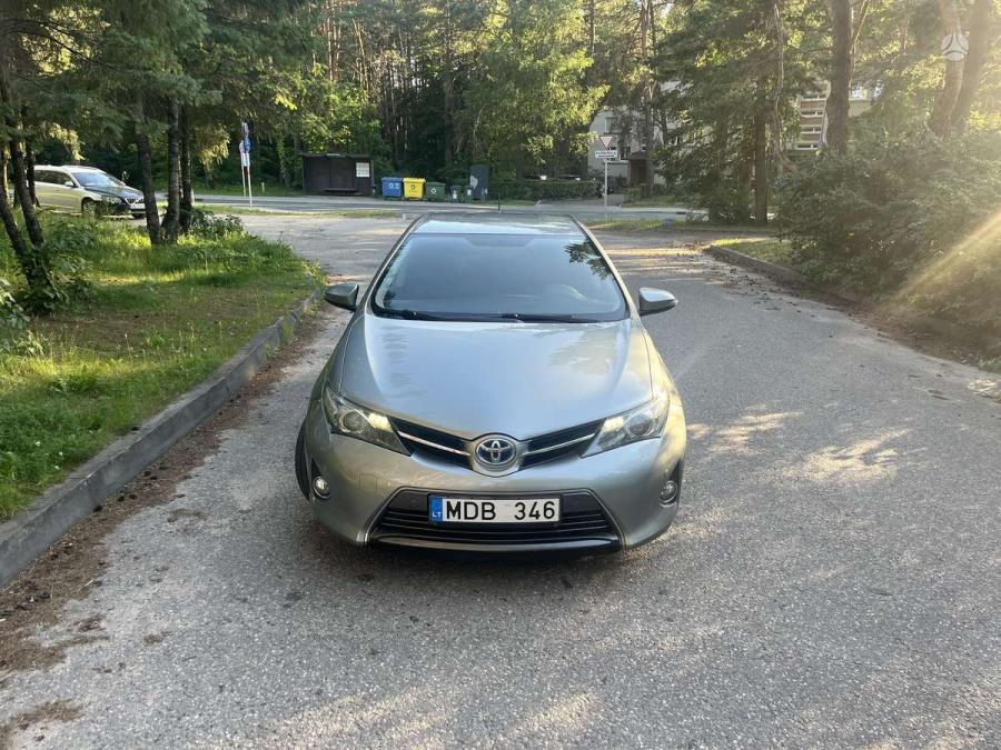 Grey Toyota Auris 2014 in Kaunas, with an engine capacity of 1.80 L and mileage of 195 thousand km for 9350 €, photo 9 on AUTOMOTO.COM.LV