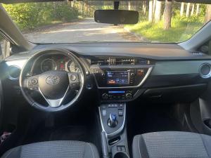 Grey Toyota Auris 2014 in Kaunas, with an engine capacity of 1.80 L and mileage of 195 thousand km for 9350 €, photo 10 on AUTOMOTO.COM.LV