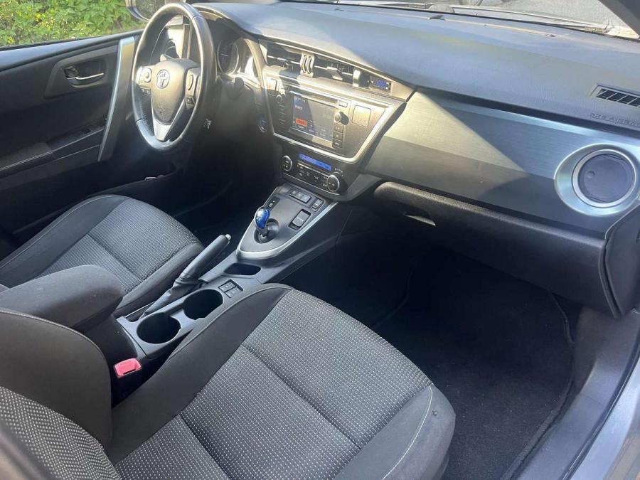 Grey Toyota Auris 2014 in Kaunas, with an engine capacity of 1.80 L and mileage of 195 thousand km for 9350 €, photo 12 on AUTOMOTO.COM.LV