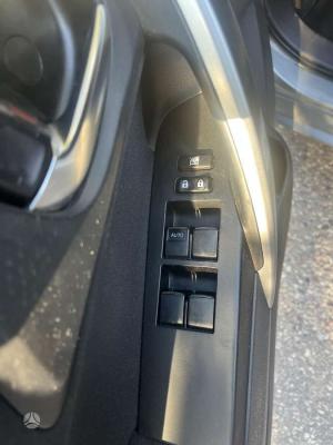 Grey Toyota Auris 2014 in Kaunas, with an engine capacity of 1.80 L and mileage of 195 thousand km for 9350 €, photo 13 on AUTOMOTO.COM.LV