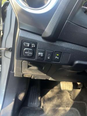 Grey Toyota Auris 2014 in Kaunas, with an engine capacity of 1.80 L and mileage of 195 thousand km for 9350 €, photo 14 on AUTOMOTO.COM.LV