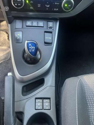 Grey Toyota Auris 2014 in Kaunas, with an engine capacity of 1.80 L and mileage of 195 thousand km for 9350 €, photo 15 on AUTOMOTO.COM.LV