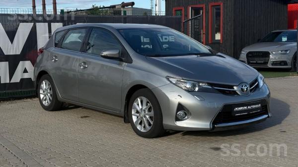 Pelēks Toyota Auris 2014 Liepāja, ar dzinēja tilpumu 1.60 L un nobraukumu 173 tūkst. km par 6900 €, foto 2 vietnē AUTOMOTO.COM.LV