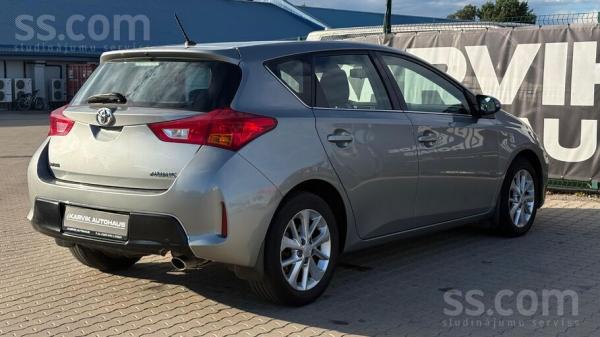 Pelēks Toyota Auris 2014 Liepāja, ar dzinēja tilpumu 1.60 L un nobraukumu 173 tūkst. km par 6900 €, foto 4 vietnē AUTOMOTO.COM.LV