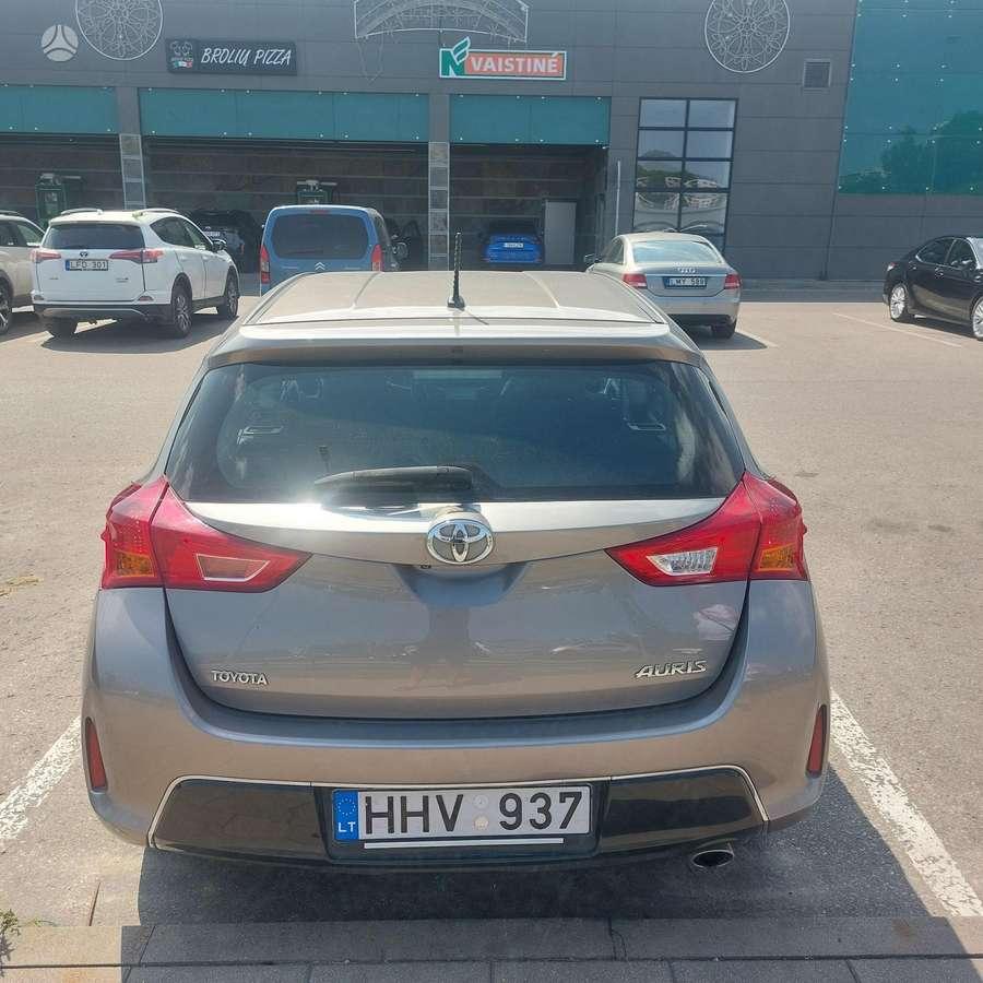 Grey Toyota Auris 2014 in Vilnius, with an engine capacity of 1.60 L and mileage of 103 thousand km for 8600 €, photo 7 on AUTOMOTO.COM.LV